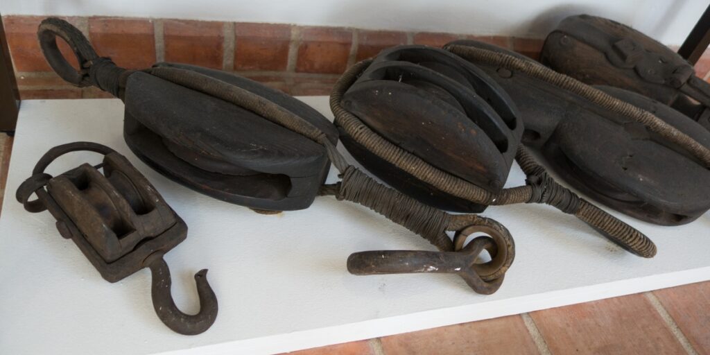 Examples of Pulleys: The Complete List - 33Science