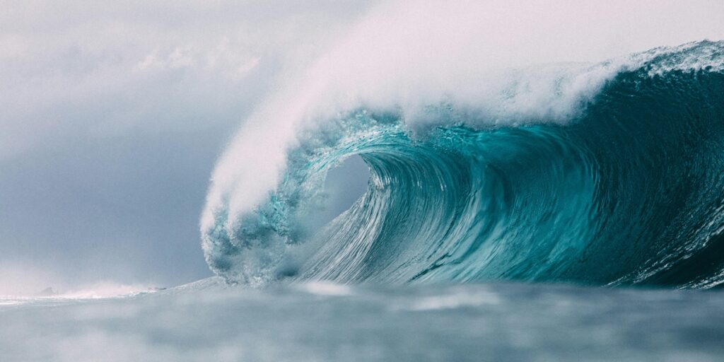 Examples of Waves: The Complete List - 33Science