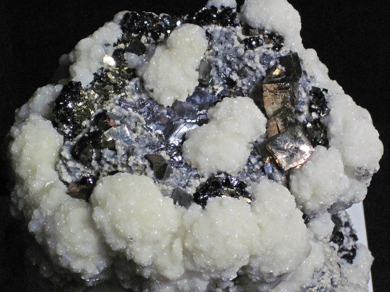 Examples of Sulfide Minerals: The Complete List - 33Science